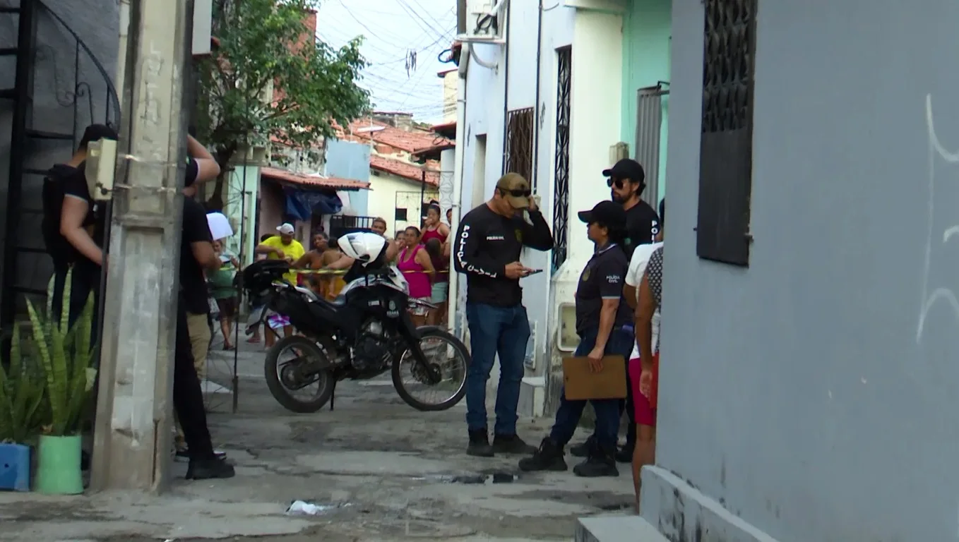 Mulher tem casa invadida e é morta a tiros em favela no bairro... | GCMais